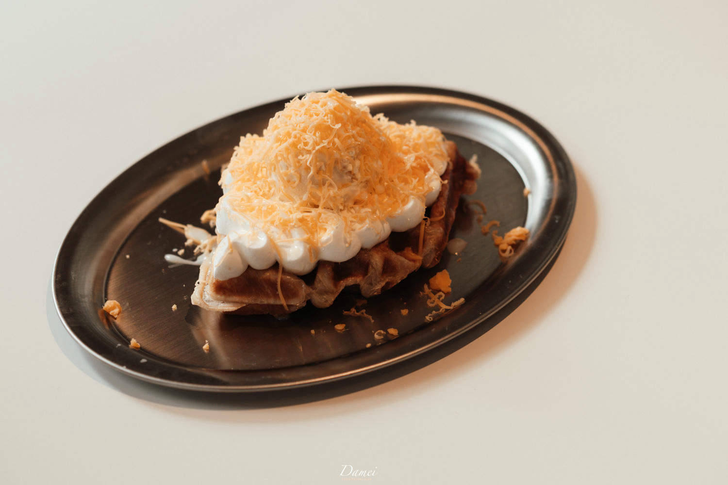 「ORACLE COFFEE 神諭咖啡 駁二店」鹽埕人氣咖啡館，隱藏在銀行倉庫裡，煙燻奶油冷萃是招牌！ – 大妹食旅日常｜台北美食、韓國旅遊、台灣旅遊