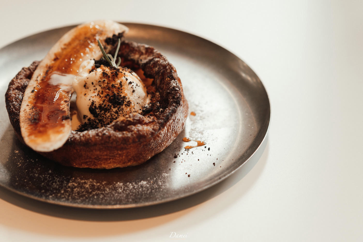 「ORACLE COFFEE 神諭咖啡 駁二店」鹽埕人氣咖啡館，隱藏在銀行倉庫裡，煙燻奶油冷萃是招牌！ – 大妹食旅日常｜台北美食、韓國旅遊、台灣旅遊