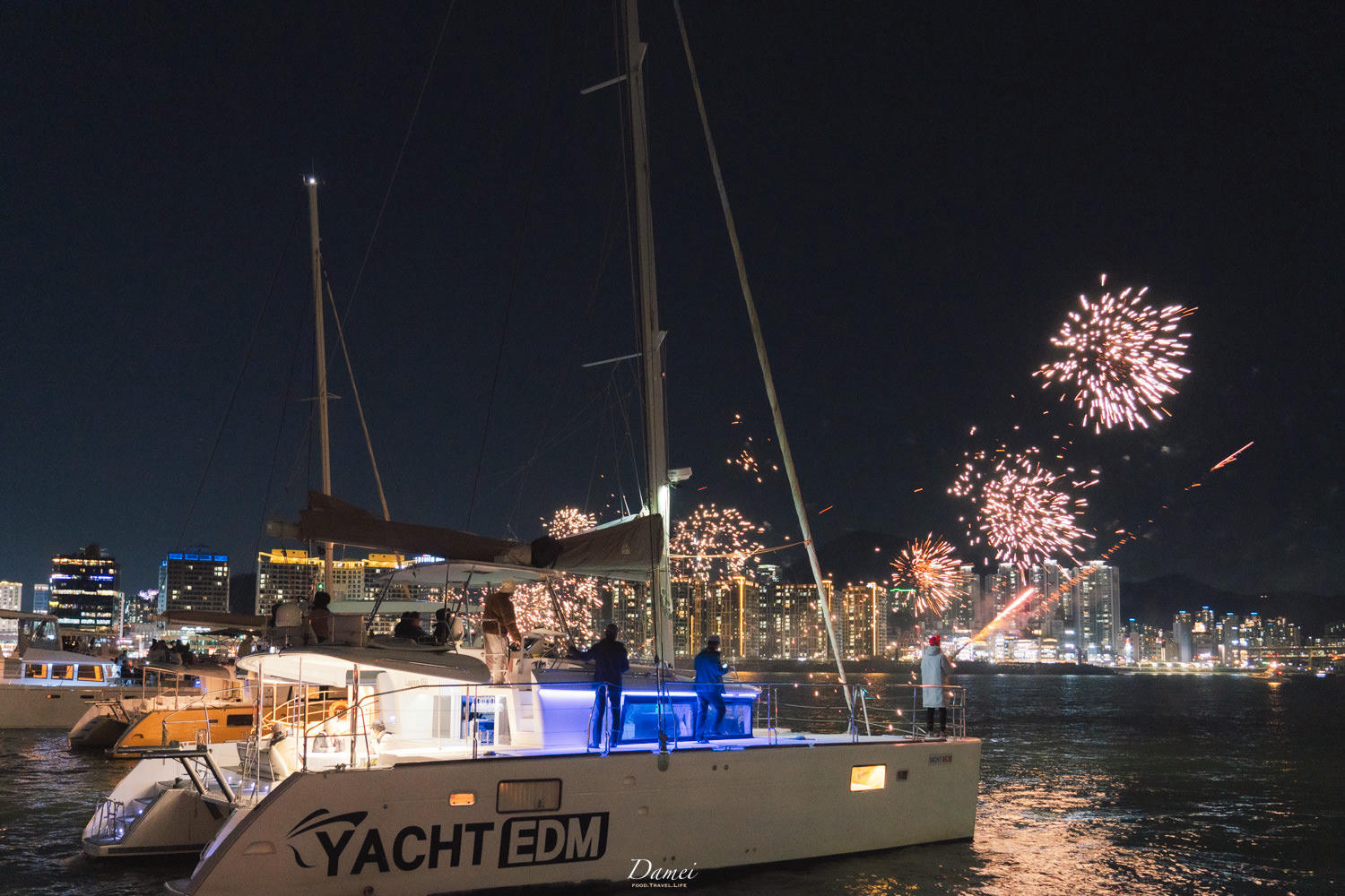 釜山遊艇體驗「YACHT HOLIC」預約教學與體驗心得，夜晚還有煙火秀！ – 大妹食旅日常｜台北美食、韓國旅遊、台灣旅遊