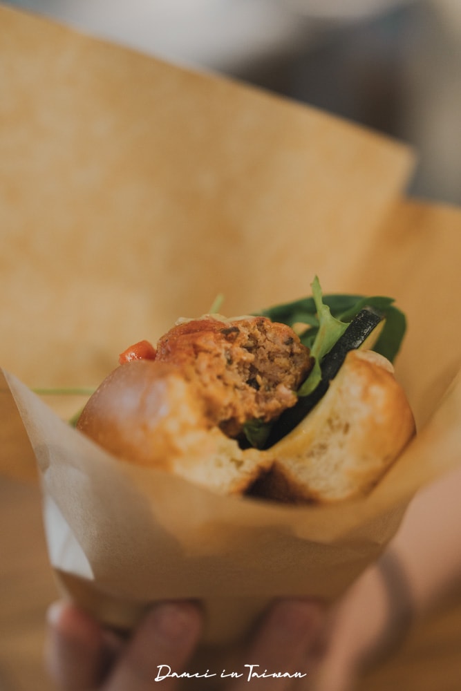 台中西區輕食推薦！「KUSAY」充滿靈魂的義式三明治專賣店，大推肉丸堡 – 大妹食旅日常｜台北美食、韓國旅遊、台灣旅遊